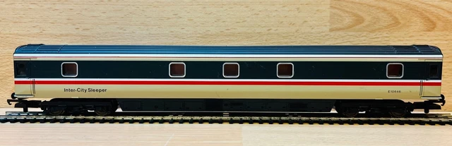 HORNBY 'OO' GAUGE B.R. Intercity Mk.3 Sleeper Coach E10646 Swallow ...