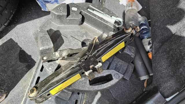 FORD FALCON FG-FG 05/2008-12/2016 Jack/Tool Kit Sedan $80.00 - PicClick AU