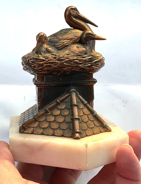 RÉGULE TIRELIRE NID De Cigognes Sur Un Toit Money Box Stork Nest On A ...