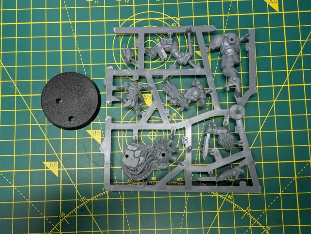 WARHAMMER 40K - Leviathan Primaris Phobos Lieutenant with combi-flamer ...