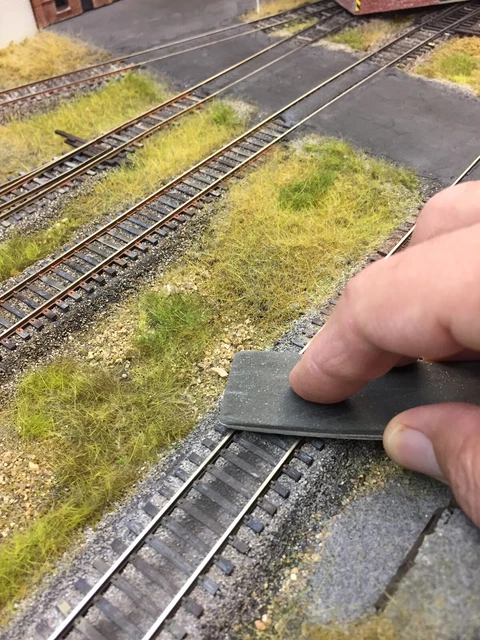 TRACK CLEANER RUBBER Rail Cleaning Block - MODEL RAILWAYS - FREE ...