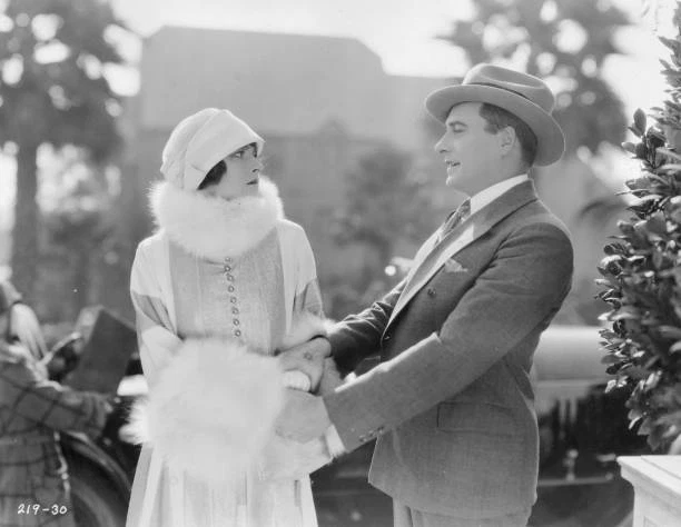 PAT O'MALLEY TRIES to convince a doubting Eleanor Boardman in a- 1925 ...