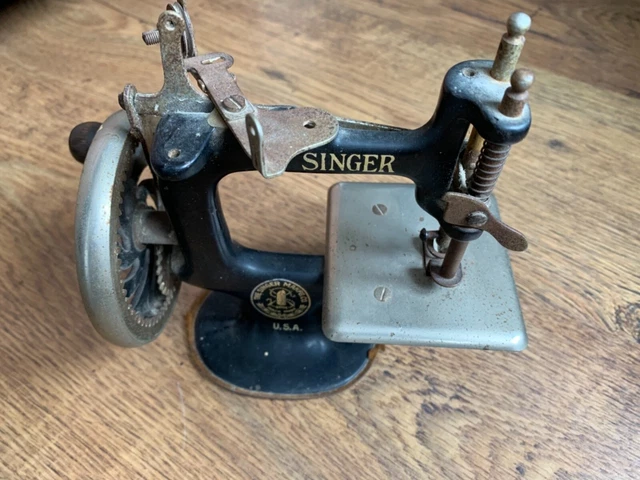 1920S SINGER 'MODEL 20 for girls' sewing machine with hand crank £49.99 ...