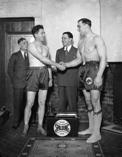 ITALIAN HEAVYWEIGHT BOXER Primo Carnera shakes hands South African ...