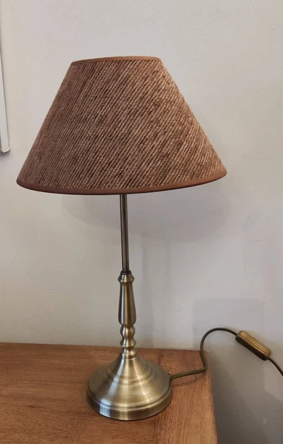 LAURA ASHLEY ELLIOT Messing Tischlampe Sockel mit Raupenille wie Schirm ...