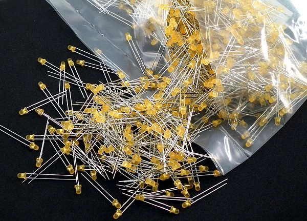 1000 AMBER 3MM LEDs. Standard LED coloured lens. UK seller £19.50 ...