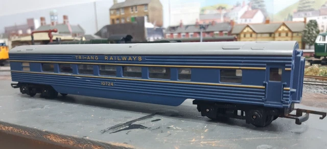 TRIANG RAILWAYS COACH, R131 (?), OO gauge, excellent condition, suit ...