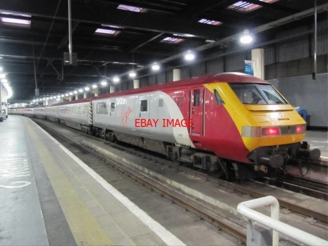 PHOTO CLASS 82 Dvt 82126 At London Euston 14/10/11 On The Virgin ...