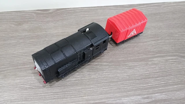 THOMAS & FRIENDS Trackmaster Motorised DEVIOUS DIESEL & 1 Truck (2 ...