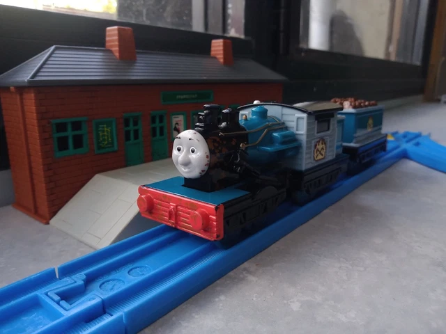 TOMY TRACKMASTER THOMAS the tank engine motorised Ferdinand train £19. ...