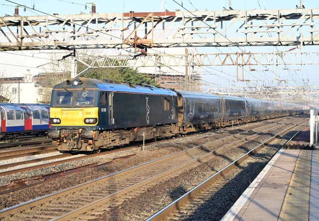 CLASS 92 NO 92038 in caledion sleeper at harrow and wealdstone £1.97 ...