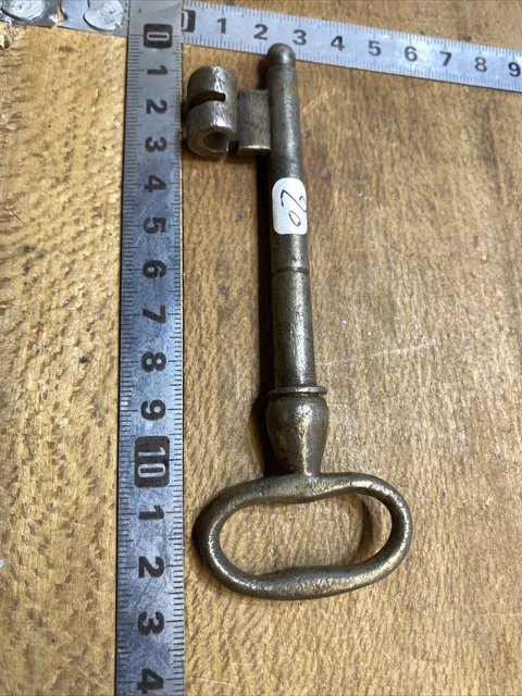 N. 20 GRANDE BELLE CLE CLEF ANCIENNE en FER FORGÉE XVIII eme ANTIQUE ...