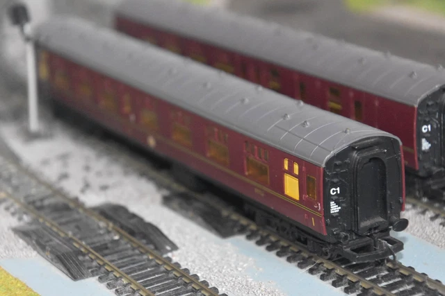 HORNBY HARRY POTTER Hogwarts Express Coach 99716 Mk1 1st Class Maroon ...