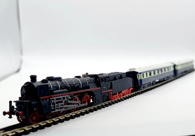 Z GAUGE SCALE Steam Locomotive Luxury Coaches Model Railway Train Not ...