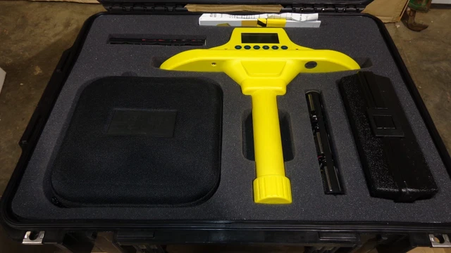 SUBSURFACE INSTRUMENTS AML PRO Series PVC Pipe Locator, Case And ...