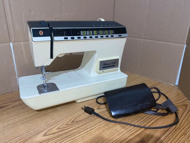 VINTAGE SINGER ATHENA 2000 Sewing Machine *AS IS FOR PARTS £77.44 ...