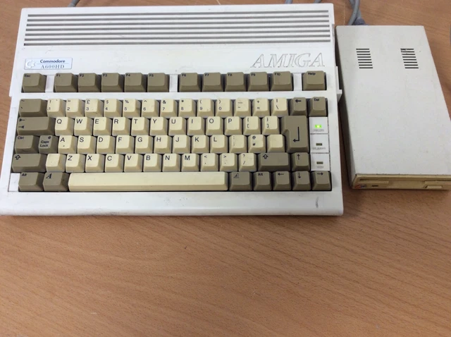AMIGA 600 HD 600Hd + Psu + Extra Floppy. EUR 260,97 - PicClick IT
