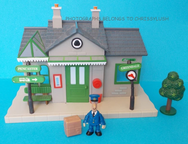 POSTMAN PAT GREENDALE Rocket Pencaster Flyer Train Station Platform £14 ...