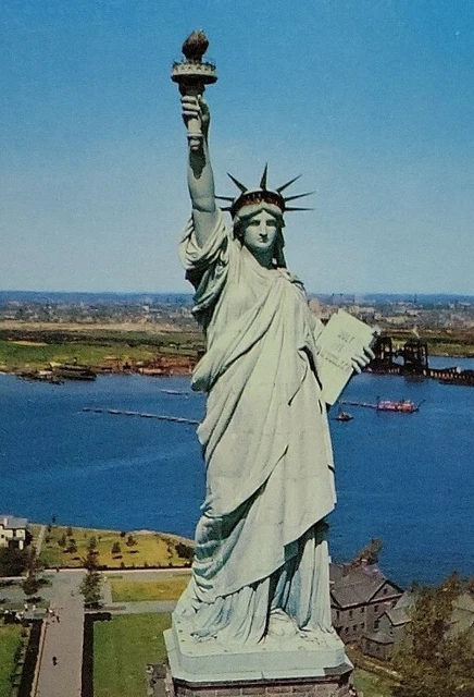 THE FAMOUS SYMBOL Of Peace The Statue Of Liberty City New York Unposted ...