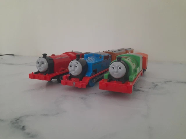 THOMAS THE TANK Engine Trackmaster Battery Trains carraige wagons ...