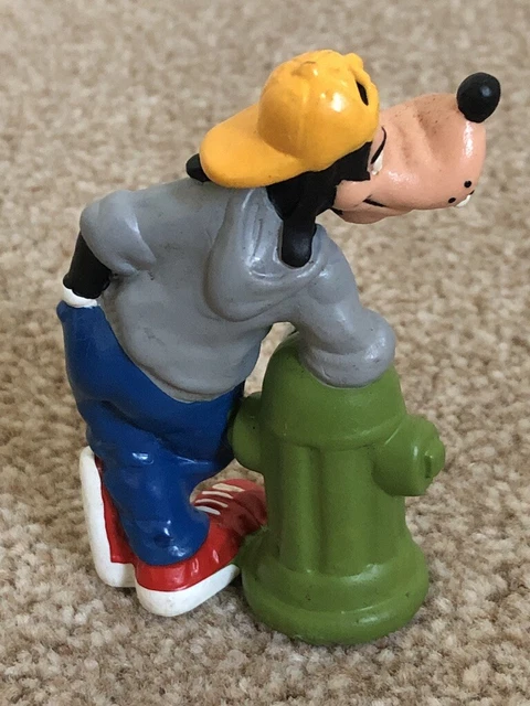 DISNEY BULLYLAND GOOFY Leaning on Fire Hydrant Plastic Figurine EUR 5 ...