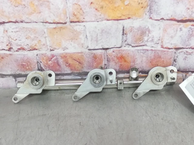 MERCEDES-BENZ OM276 KRAFTSTOFFVERTEILER A2760704295 Teil A2760702295 ...