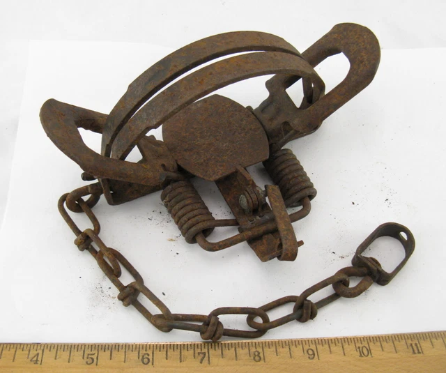 VINTAGE ONEIDA VICTOR 1.75 Coil Spring Animal Trap Trapping Decor ...