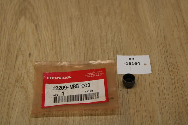 HONDA 12209-MBB-003 VALVE STEM SEAL NOS NEW Genuine xn16164 £8.62 ...