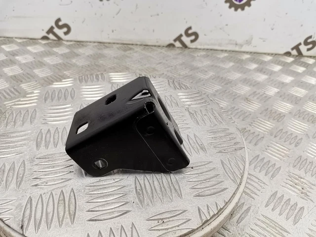 MERCEDES-BENZ C CLASS Radiator Bracket LH UK Passengers 2014-21 W205 ...