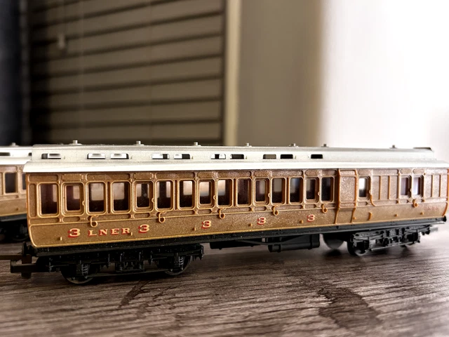 HORNBY LNER TEAK Clerestory Coaches (Set of 2) Factory Weathered £15.99 ...