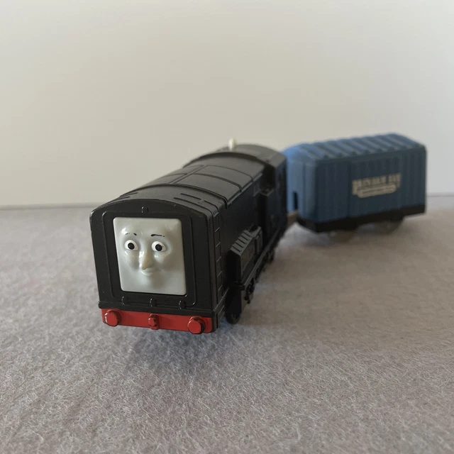 THOMAS THE TRAIN Diesel Motorized Tank Engine Trackmaster Friends With ...