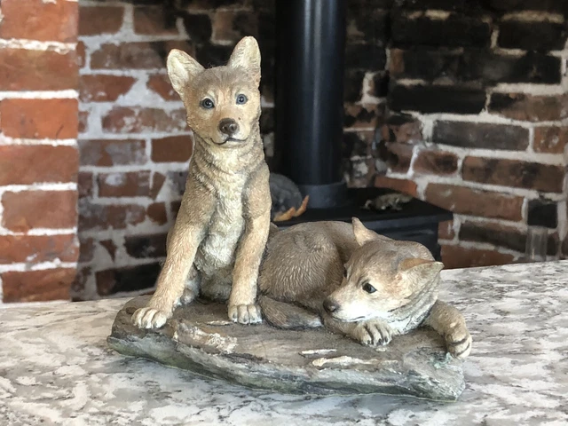 FINE COUNTRY ARTISTS Resin Composite Figure Of Two Wolves £13.20 ...