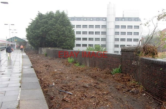 PHOTO DISUSED Platform Face At Swansea Station 2017 £1.95 - PicClick UK