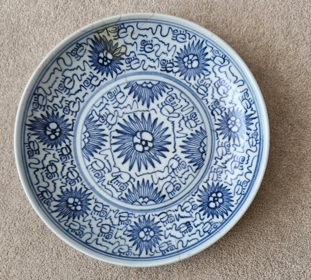 ANTIQUE CHINESE PORCELAIN Plate, 19th Century With A Chrysanthemum ...