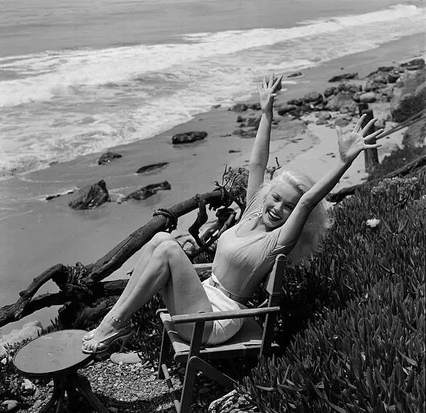 ACTRESS MAMIE VAN Doren Poses At The Beach In LA 1956 OLD PHOTO 13 EUR ... ACTRESS MAMIE VAN Doren Poses At The Beach In LA 1956 OLD PHOTO 13 EUR ...