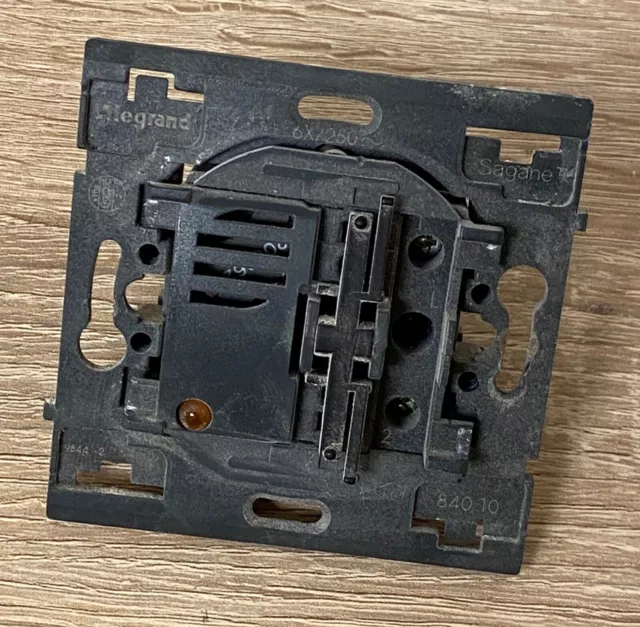 LEGRAND SAGANE - Interrupteur Va et Vient témoin sans neutre - 84010 ...