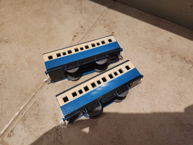 2X BLUE EXPRESS Coaches - Tomy Thomas Engine Trackmaster Carriage RARE ...