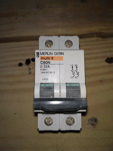 DISJONCTEUR MERLIN GERIN 32A 415v C60N D32 ref: 24590 10KA EUR 8,00 - PicClick FR