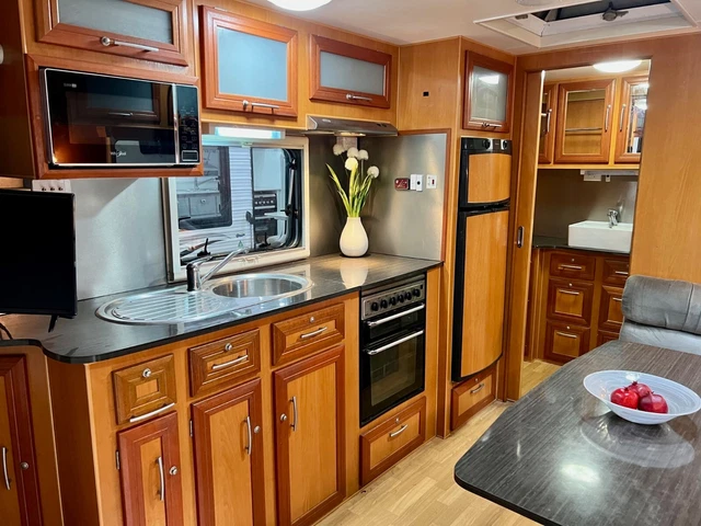 2009 LOTUS SPRINT Caravan, With Full Ensuite, Full Annex, IBIS Aircon ...