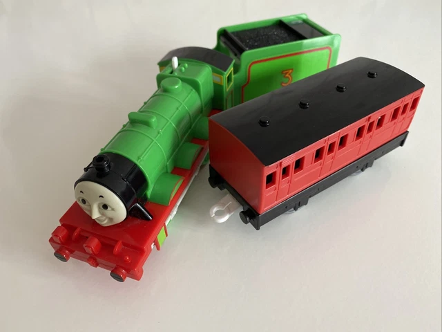 TOMY TRACKMASTER THOMAS the tank engine battery train henry & linked ...