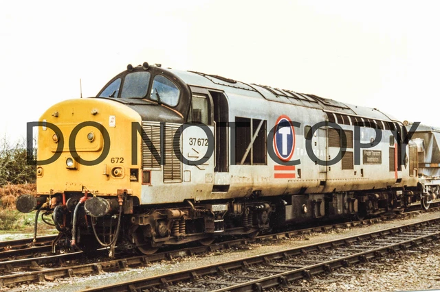 UK DIESEL TRAIN Railway Photograph Of Class 37 37672. Loco. Rm37-1601 £ ...