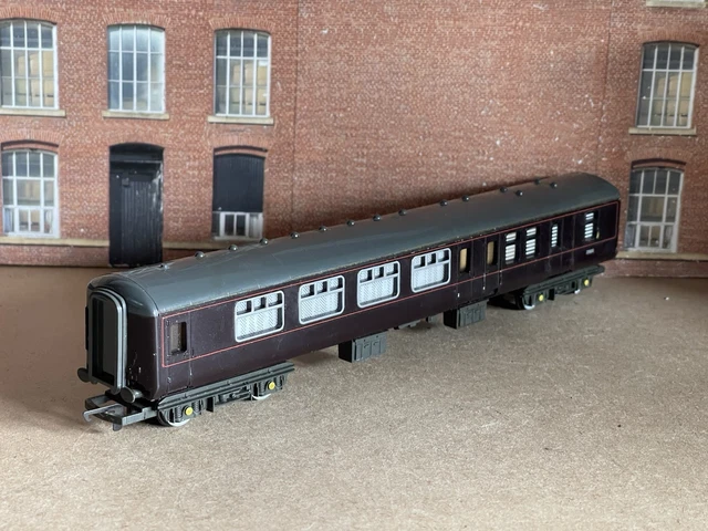 HORNBY OO GAUGE Model Railway Royal Train Mark 2 Brake Coach £20.00 ...