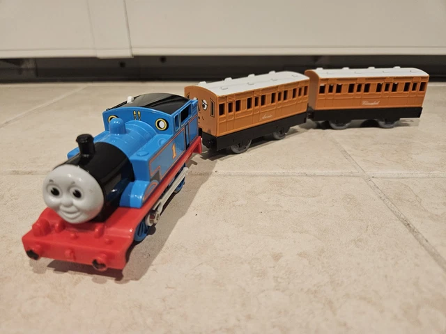 THOMAS & FRIENDS Trackmaster Tomy Motorized "Thomas" & Coaches $22.99 ...