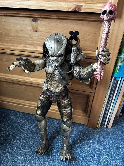NECA PREDATOR LIMITED EDITION GORT MASK 1/4 SCALE 18inch. No Box £120. ...