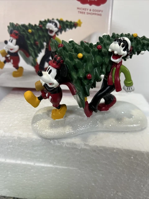 ST NICHOLAS SQUARE Disney Mickey Mouse Goofy Tree Shopping Christmas ...