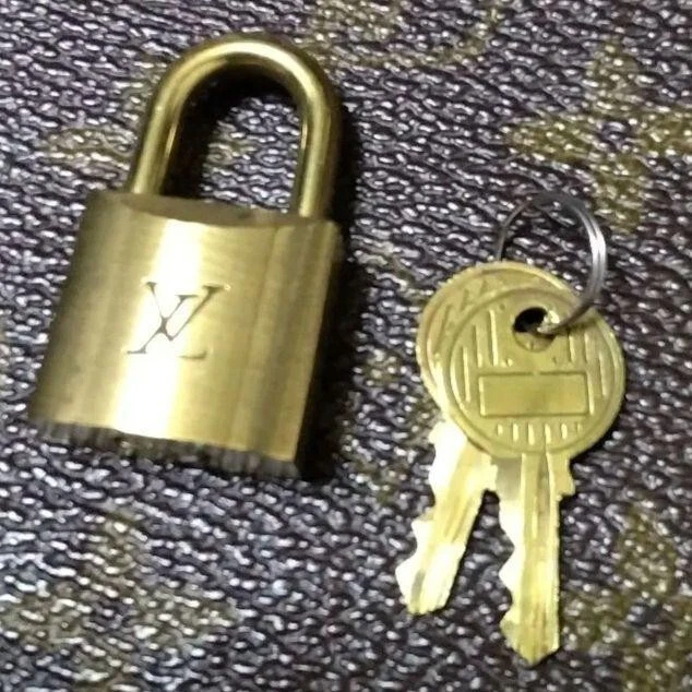 ORIGINALE LOUIS VUITTON Ottone Lucchetto Con Abbinato 2Keys Vecchio ...