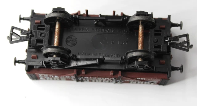 4 X 00 gauge wagons - William Neave, Hinckley Gas, John Arnold, and ...