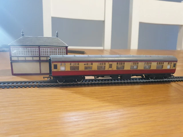 TRI-ANG RED & Cream Coach Will Suit Hornby £9.50 - PicClick UK