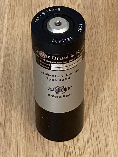 BRUEL AND KJAER (B&K) Calibration Exciter type: 4294, in a leather case ...