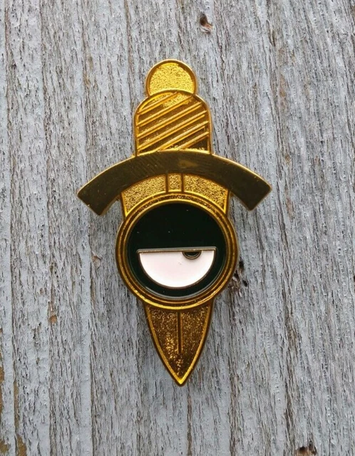 SPY X FAMILY WISE Yor Forger dagger manga anime pin badge £7.49 ...